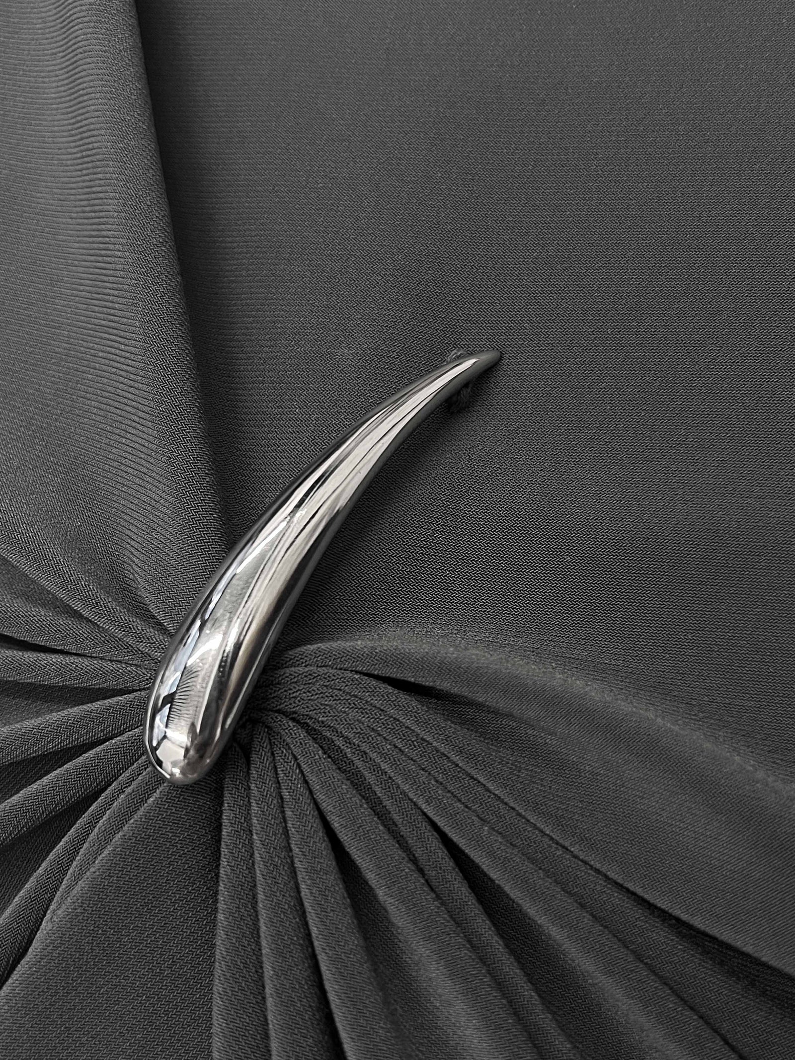 CLAW DRAPED LONG SLEEVE TOP - GREY – GRACE LING