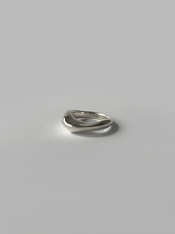 BIOMORPHIC RING IN SILVER – GRACE LING